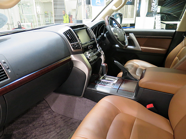 トヨタ ランドクルーザー 200 ZX 特別仕様車 Toyota Land Cruiser 200 ZX Bruno Cross 4WD ...