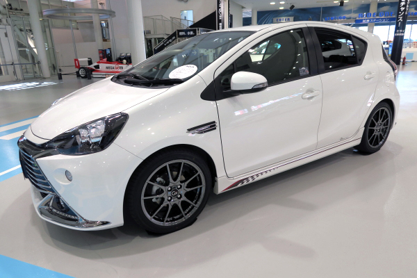 トヨタ アクア G's Toyota Aqua G's | Car and Moto in Japan