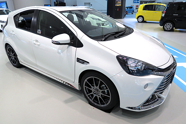 トヨタ アクア G's Toyota Aqua G's | Car and Moto in Japan
