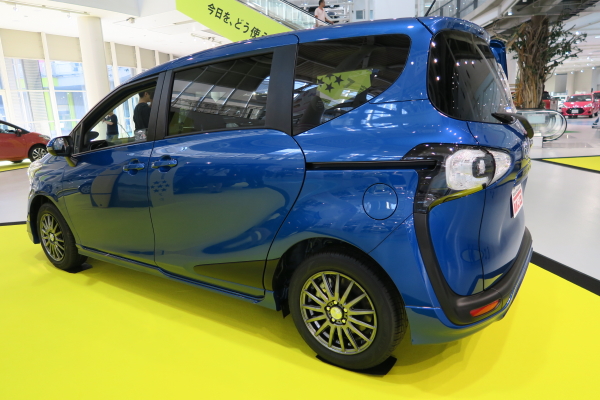 トヨタ シエンタ TRD Toyota Sienta TRD | Car and Moto in Japan
