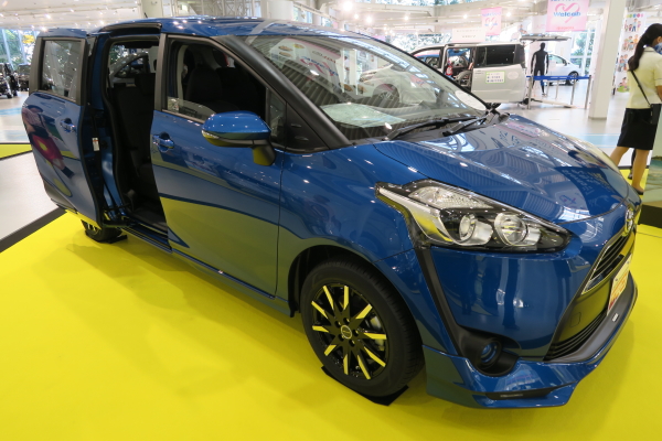 トヨタ シエンタ TRD Toyota Sienta TRD | Car and Moto in Japan