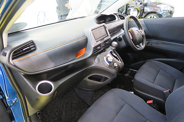 トヨタ シエンタ TRD Toyota Sienta TRD | Car and Moto in Japan