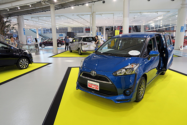 トヨタ シエンタ TRD Toyota Sienta TRD | Car and Moto in Japan
