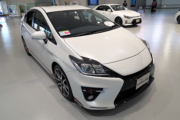 トヨタ プリウス G's Toyota Prius G's | Car and Moto in Japan