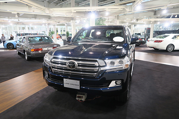 トヨタ ランドクルーザー 200 ZX 4WD Toyota Land Cruiser 200 ZX 4WD | Car and Moto ...