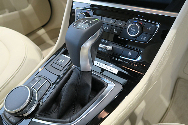 BMW 218i アクティブツアラー 特別限定車 ファッショニスタ BMW 218i Active Tourer "Fashionista ...
