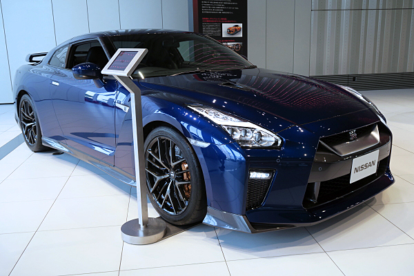 日産 GT-R ピュア エディション Nissan GT-R Pure edition | Car and Moto in Japan