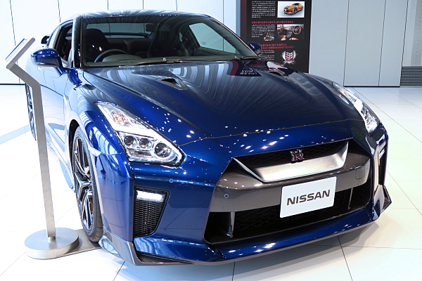 日産 GT-R ピュア エディション Nissan GT-R Pure edition | Car and Moto in Japan
