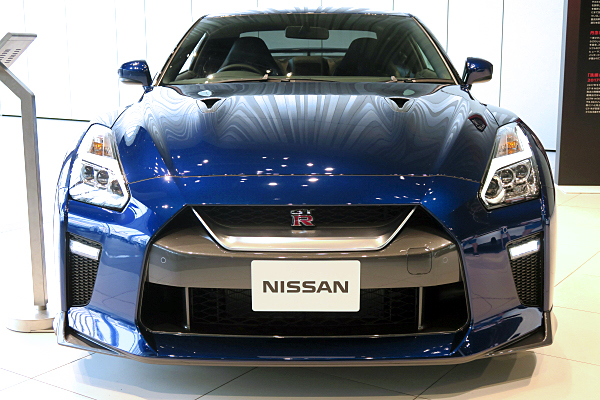 日産 GT-R ピュア エディション Nissan GT-R Pure edition | Car and Moto in Japan