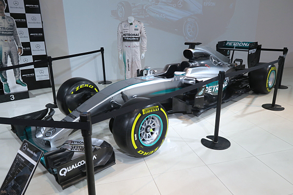 メルセデス F1 W07 ハイブリッド Mercedes F1 W07 Hybrid | Car and Moto in Japan