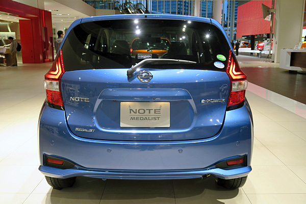日産 ノート イー・パワー メダリスト : ブルー Nissan Note e-POWER MEDALIST : Blue | Car and ...
