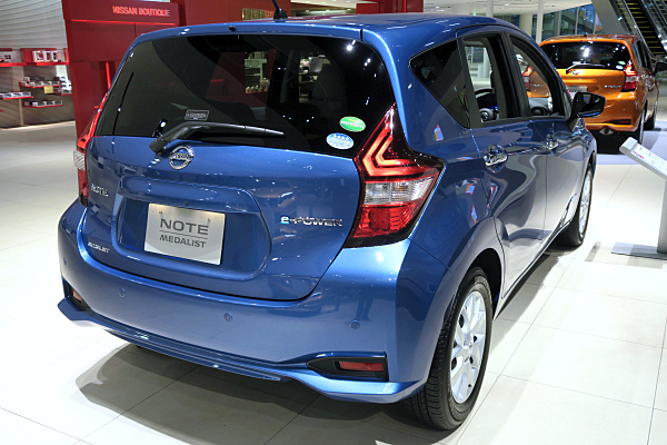 日産 ノート イー・パワー メダリスト : ブルー Nissan Note e-POWER MEDALIST : Blue | Car and ...