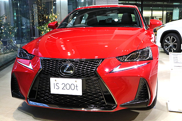 レクサス IS200t Fスポーツ : レッド Lexus IS200t F Sport : Red | Car and Moto in Japan