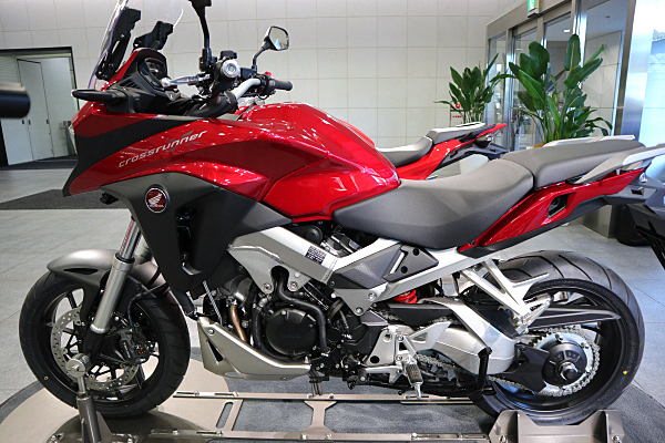 ホンダ VFR800X レッド Honda VFR800X : Red | Car and Moto in Japan