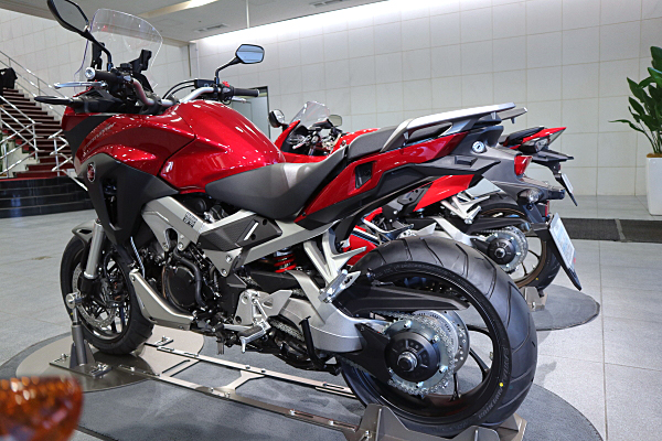 ホンダ VFR800X レッド Honda VFR800X : Red | Car and Moto in Japan