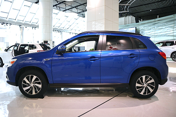 三菱 RVR G Mitsubishi RVR G | Car and Moto in Japan