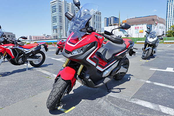 ホンダ X-ADV レッド Honda X-ADV : Red | Car and Moto in Japan
