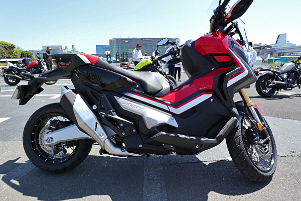 ホンダ X-ADV レッド Honda X-ADV : Red | Car and Moto in Japan