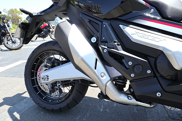 ホンダ X-ADV レッド Honda X-ADV : Red | Car and Moto in Japan