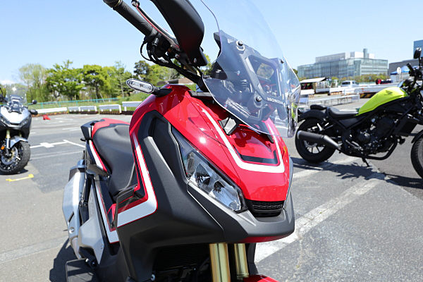ホンダ X-ADV レッド Honda X-ADV : Red | Car and Moto in Japan