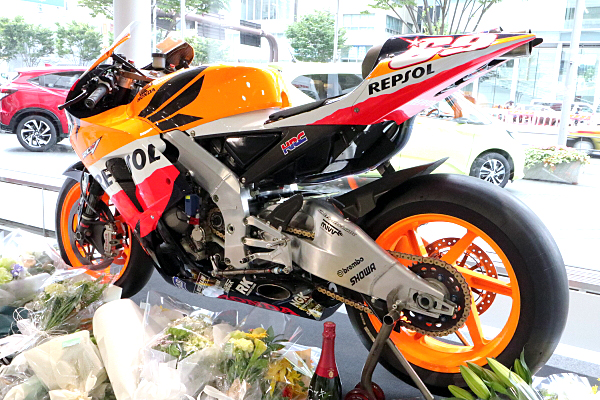 ホンダ RC211V 2006 MotoGP #69 Honda RC211V 2006 MotoGP #69 | Car and Moto ...