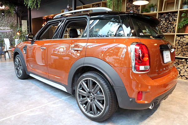 ミニ クーパー D クロスオーバー All4 Mini Cooper D Crossover All4 | Car and Moto in Japan