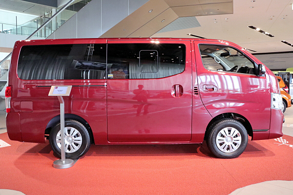 日産 NV350 キャラバン プレミアム GX レッド Nissan NV350 Caravan Premium GX : Red | Car ...