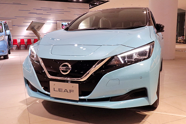 日産 リーフ X ブルー Nissan Leaf X : Blue | Car and Moto in Japan