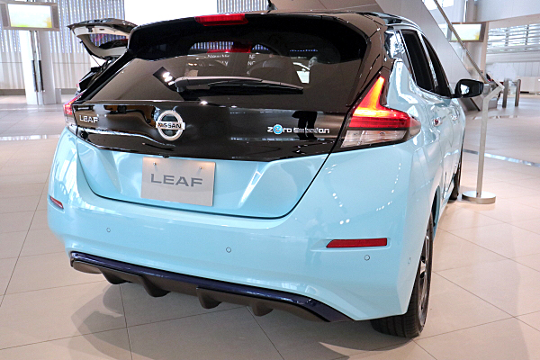 日産 リーフ X ブルー Nissan Leaf X : Blue | Car and Moto in Japan
