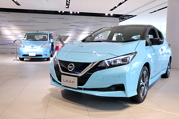日産 リーフ X ブルー Nissan Leaf X : Blue | Car and Moto in Japan