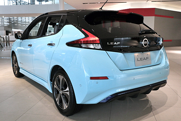日産 リーフ X ブルー Nissan Leaf X : Blue | Car and Moto in Japan