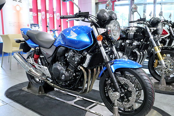 ホンダ CB400 スーパーフォア Honda CB400 Super Four | Car and Moto in Japan