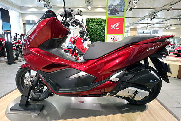 ホンダ PCX レッド Honda PCX : Red | Car and Moto in Japan