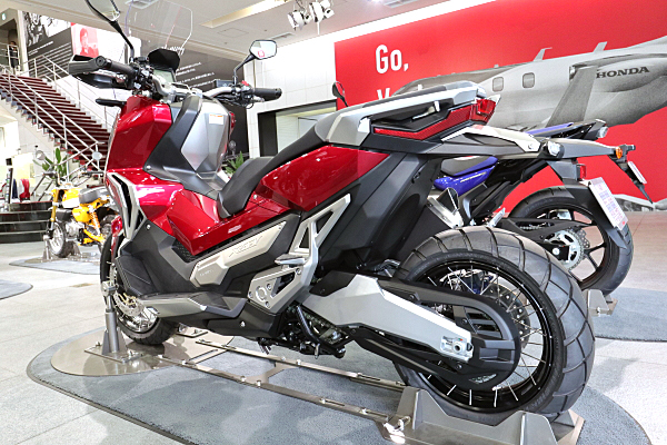ホンダ X-ADV レッド Honda X-ADV : Red | Car and Moto in Japan