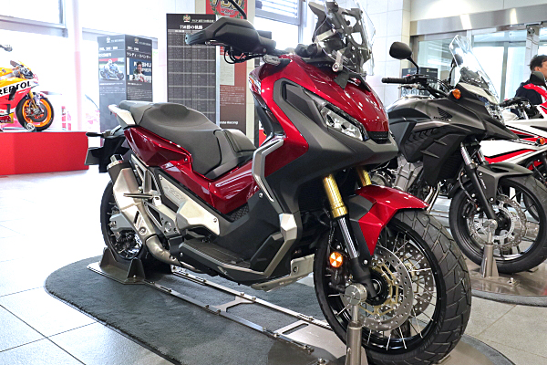 ホンダ X-ADV レッド Honda X-ADV : Red | Car and Moto in Japan
