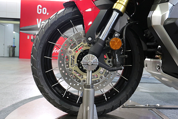 ホンダ X-ADV レッド Honda X-ADV : Red | Car and Moto in Japan