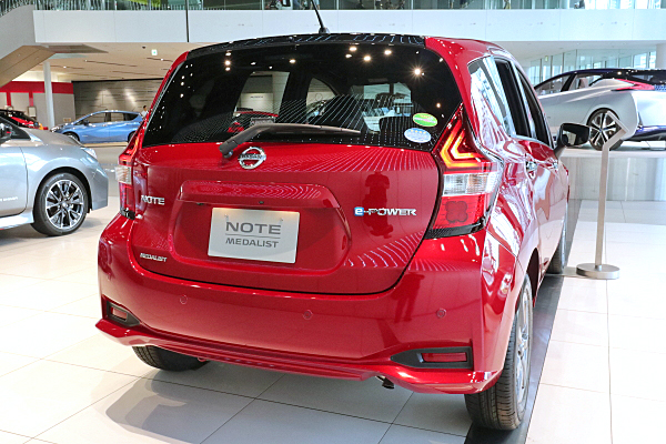 日産 ノート イー・パワー メダリスト ブラックアロー レッド Nissan Note e-POWER MEDALIST Black ...