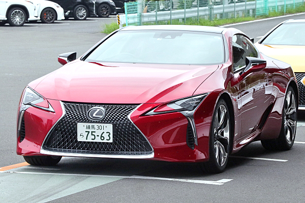 レクサス LC500 同乗走行 レッド & イエロー Lexus LC500 Red & Yellow | Car and Moto in Japan