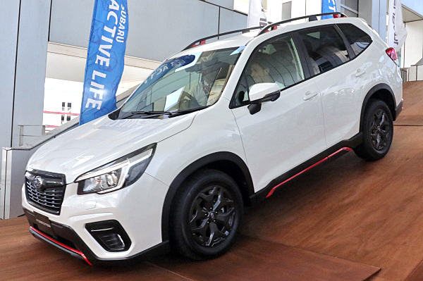 スバル フォレスター エックスブレイク ホワイト ジャイアントヒル Subaru Forester X-Break : White ...