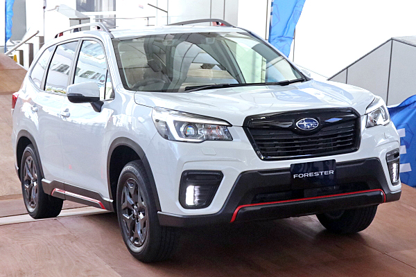 スバル フォレスター エックスブレイク ホワイト ジャイアントヒル Subaru Forester X-Break : White ...