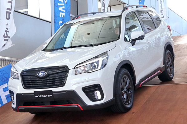 スバル フォレスター エックスブレイク ホワイト ジャイアントヒル Subaru Forester X-Break : White ...