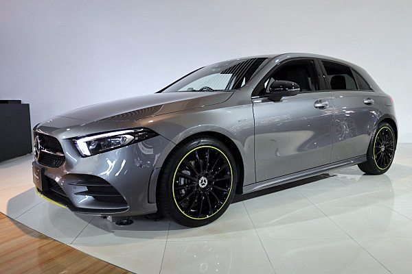 メルセデス・ベンツ A180 エディション1 シルバー Mercedes-Benz A180 Edition 1: silver | Car ...
