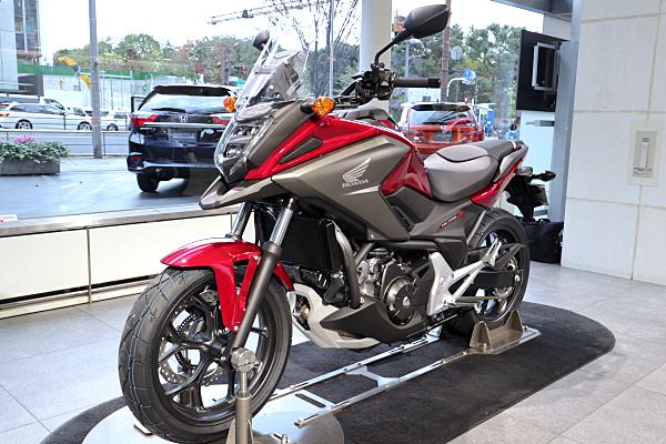 ホンダ NC750X DCT レッド Honda NC750X DCT : Red | Car and Moto in Japan