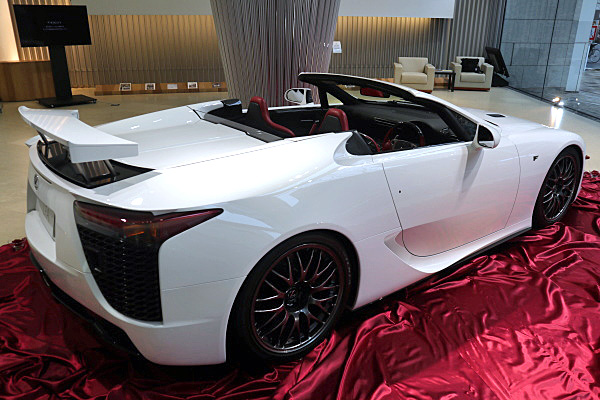 レクサス LFA スパイダー ホワイト Lexus LFA Spider : White | Car and Moto in Japan