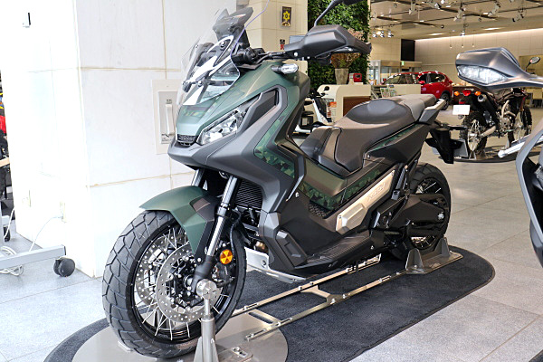 ホンダ X-ADV グリーン Honda X-ADV : Green | Car and Moto in Japan