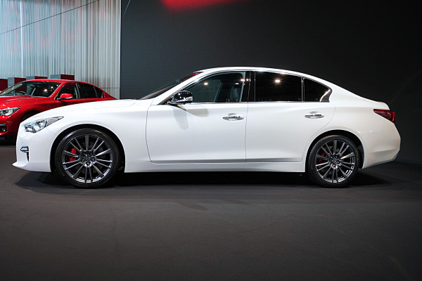 日産 スカイライン 400R ホワイト Nissan Skyline 400R : White | Car and Moto in Japan