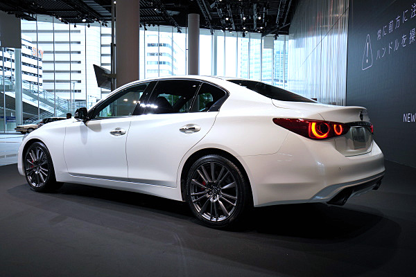 日産 スカイライン 400R ホワイト Nissan Skyline 400R : White | Car and Moto in Japan