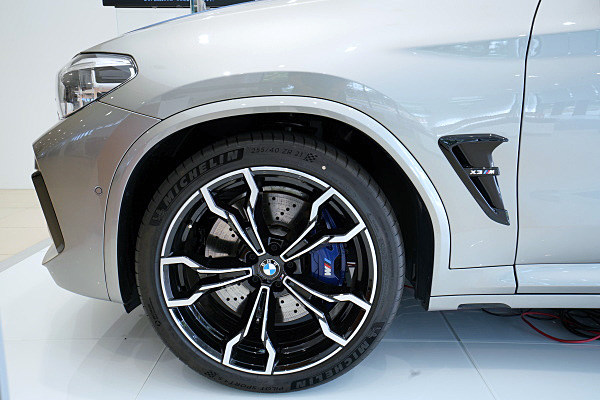 BMW X3M コンペティション シルバー BMW X3M Competition : Silver | Car and Moto in Japan