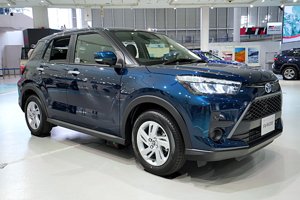 トヨタ ライズ G 4WD ブルー Toyota Raize G 4WD : Blue | Car and Moto in Japan