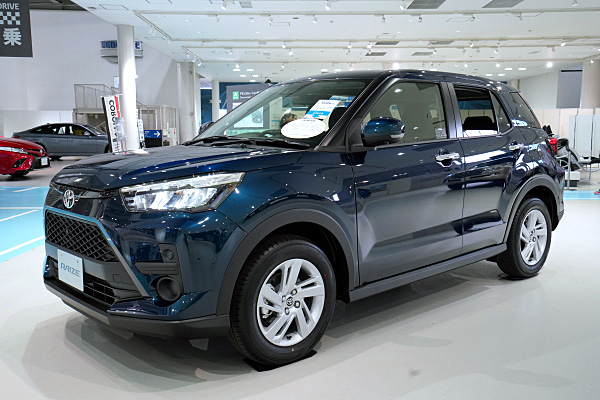 トヨタ ライズ G 4WD ブルー Toyota Raize G 4WD : Blue | Car and Moto in Japan